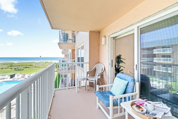 Nice And Relaxing Family Getaway - Steps To The Beach With Heated Pool - Cocoa Beach, FL