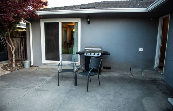 Charming, Quite And Quaint  3-bedroom House With Wifi And Ac In Lodi - Thornton, CA