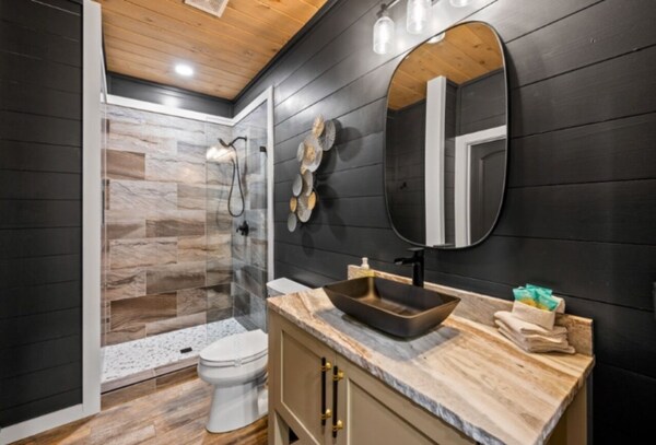 New Luxury Lodge/2 Heated Pools/mountain Views/fire Pit/hot Tub - Gatlinburg, TN