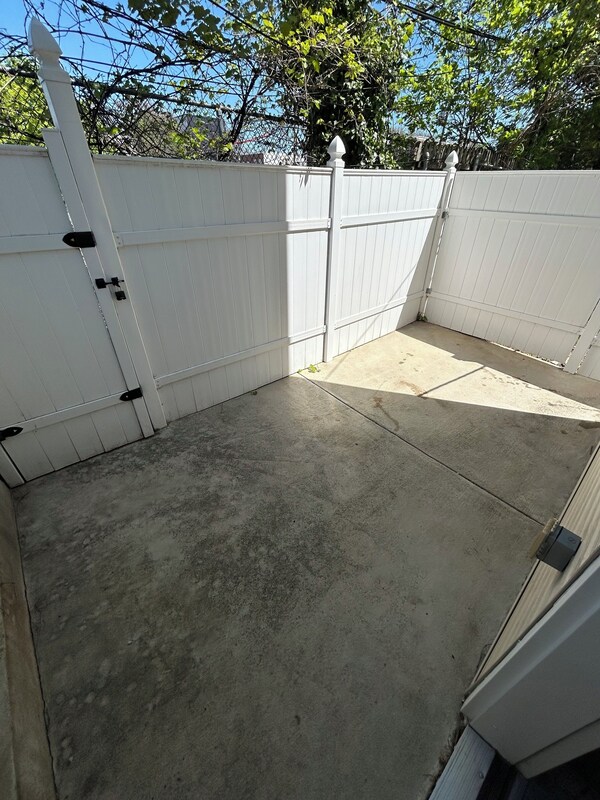 The Emerald Room-3bd-3bth-patio - Philadelphia, PA