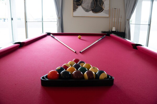 New Modern 6br Villa + Game Loft  5 Min To Strip, Allegiant Stadium & Shopping - 亨德森