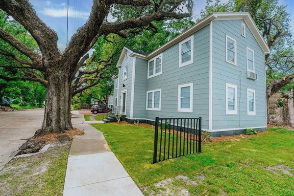 Cozy 1-bedroom Apartment In Lovely Mobile With Wifi, Ac - Mobile, AL