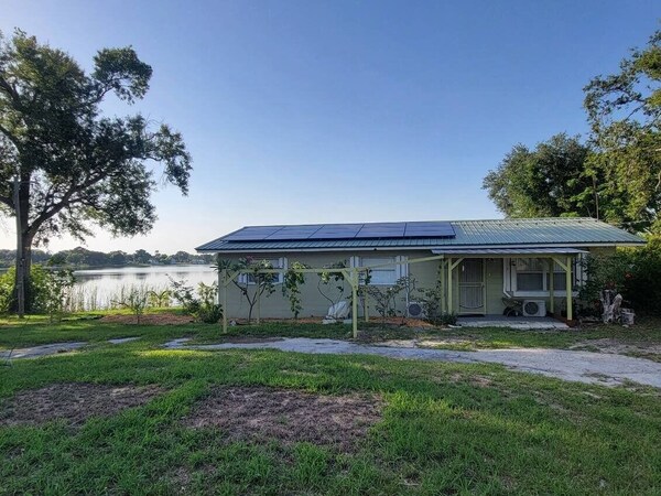Lake Front:  Charming 3-bedroom House With Wifi And Ac In Wonderful Winter Haven - Winter Haven, FL