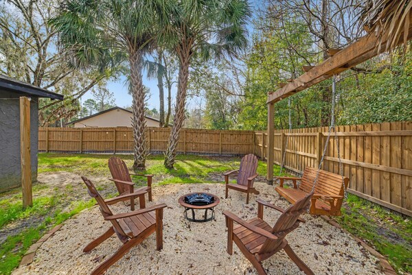 A Pop Of Color! House In Wonderful Crystal River - King Bed-manatees - Wifi & Ac - Crystal River, FL