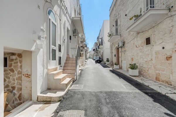 Maison 43 Ostuni With Indoor Pool, Ostuni, Italy - Ostuni