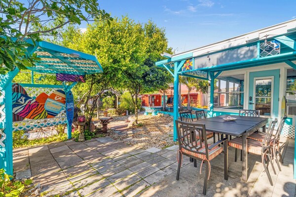 Beachy Keen Charming 2-bedroom 6 Min From The Beach . Sleeps 8ppl~ Boat/rv Pking - Clearwater, FL