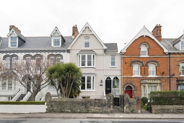 Spacious Apartment With Courtyard, Barnstaple - Barnstaple