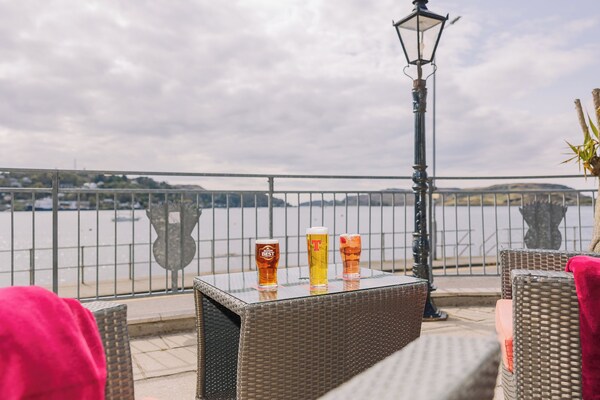 Oban Escape With Bay Views, Pool & Walkable Attractions - Loch Awe