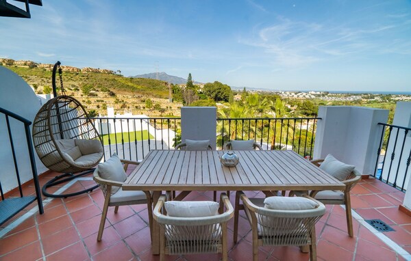 Serene Hideaway, Luxurious 2-bedroom Penthouse Apartment In The Exclusive Paraiso Pueblo - Costa del Sol