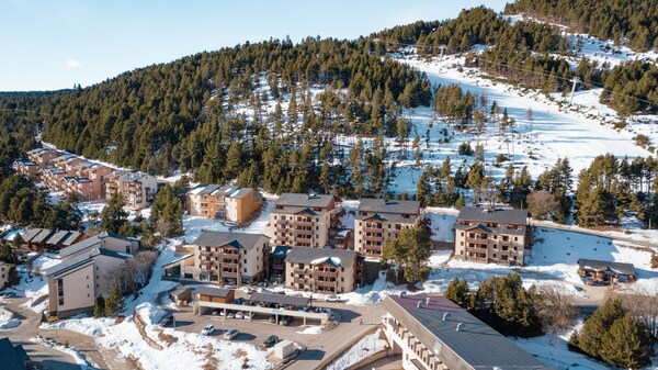 Appartement Abordable Pour 8 | Accès Piscine - Lac de Matemale