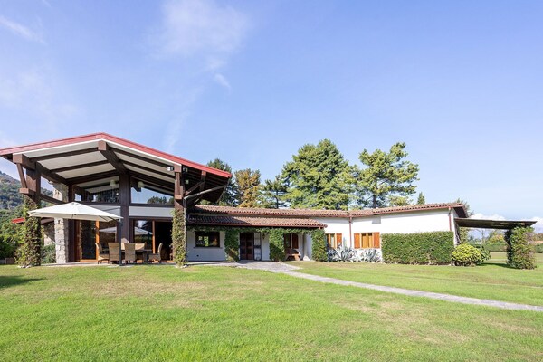 My Rental Homes - Villa Brin Con Campo Da Tennis, Spiaggia  Privata E Molo - Arona
