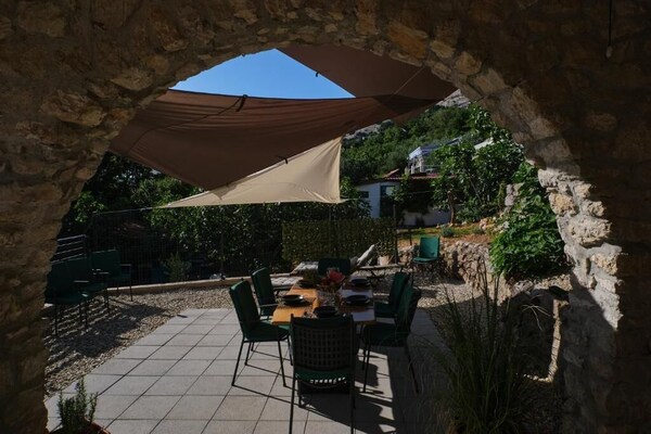 Spacious 2 Bedroom, Living Room, 2 Bathroom House Baya, With Outdoor Terraces, - Punat
