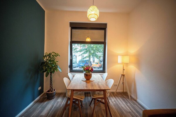 Rr | Spacious Apt_1-70 M²| Parking | Central - Barleben