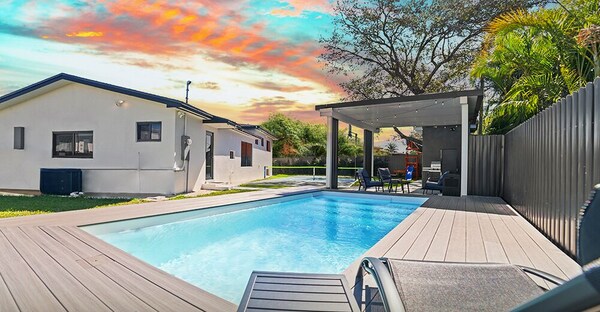 Modern 5br Dream  Pool, Games, Sleeps 12 - Miramar, FL