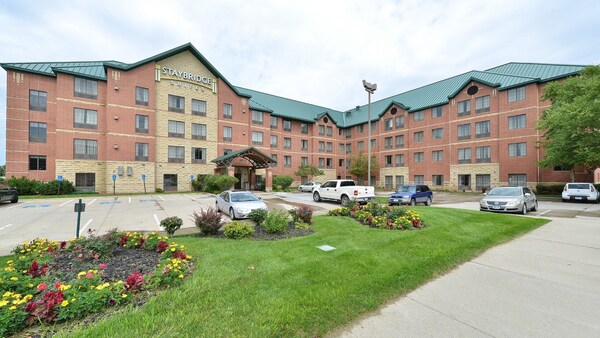 Free Breakfast, Free Wi-fi | Indoor Pool, Hot Tub, Business Center - West Des Moines, IA