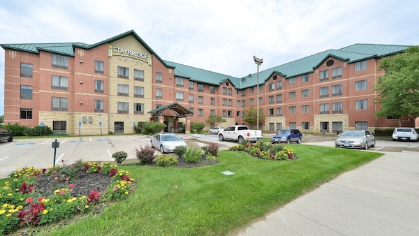 Free Breakfast, Free Wi-fi | Indoor Pool, Hot Tub, Business Center - West Des Moines, IA