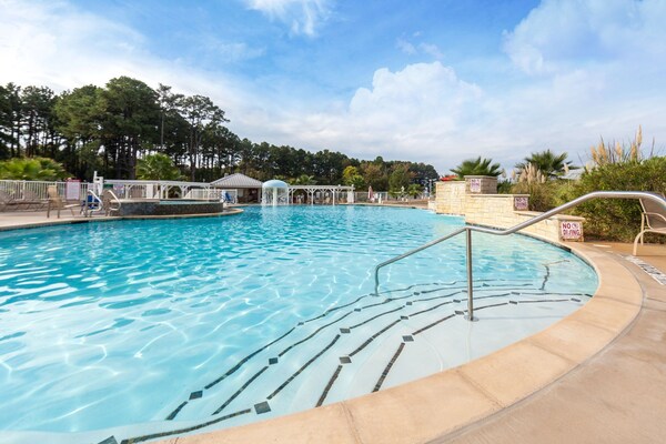 Villa Near Lake Palestine - Tyler, TX