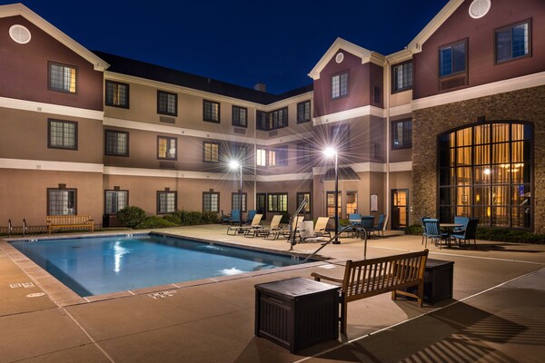 King Suite. Free Breakfast. Pool & Gym. Your Next Trip! - Defiance Ridge Vineyards, Defiance