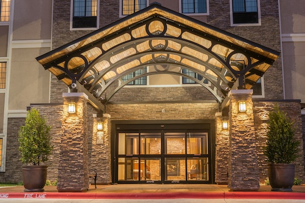 Free Breakfast + 24 Hour Business Center + Outdoor Pool | Perfect For Business Travelers! - Austin, TX