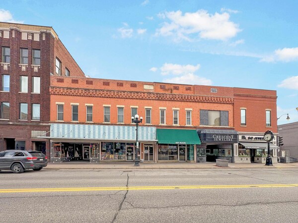 Central Downtown Stay With Flex Space - La Crosse, WI