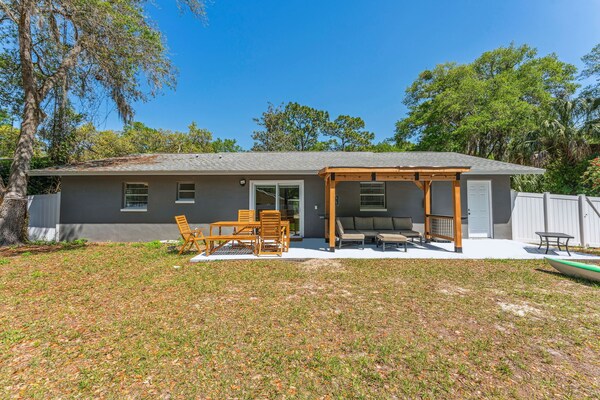 Charming 3bed House In Crystal River, 5 Min To Boat Ramp Sleeps 8 - Crystal River, FL