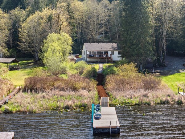 Big Lake Retreat By Gather: New Lakefront Home W/ Dock & Deck Bbq - Lake Cavanaugh, WA