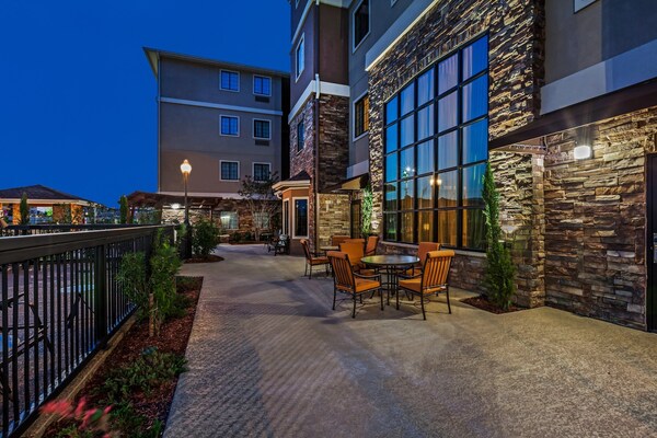 Free Breakfast. Outdoor Pool. King Suite Close To The Convention Center - Fort Worth, TX