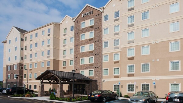Equipped Suite | Free Daily Breakfast, Pool Access + Gym Access - State of New York