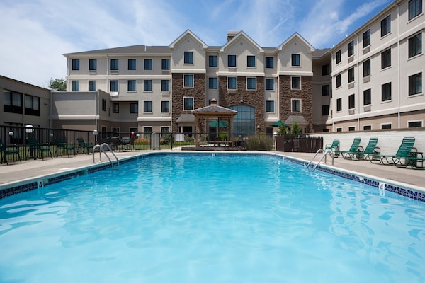 Perfect For Groups! | Pool + Gym + Free Breakfast - Delaware