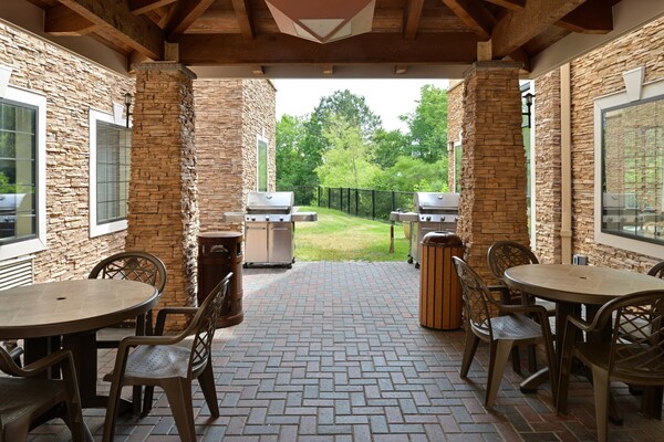 Free Breakfast. Indoor Pool & Hot Tub. Near The Virginia Beach Business District! - Chesapeake, VA