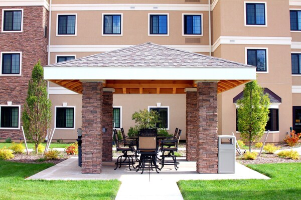King Suite Near Syracuse University | Free Breakfast + Fitness Center - Syracuse, NY