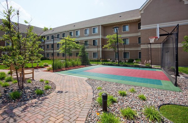 Cozy Studio | Free Breakfast. Pool & Gym. - Maple Grove, MN