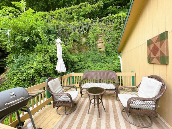 Bluffside Chalet Suite - Marquette, IA