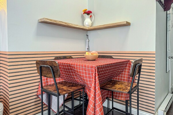 Brooklyn Vibe Meets Upenn: Stylish 1br - Sleeps 3 - Wells Fargo Center