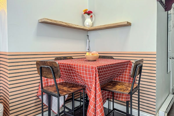 Brooklyn Vibe Meets Upenn: Stylish 1br - Sleeps 3 - Wells Fargo Center