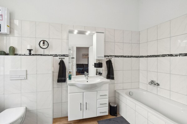 In The Middle Of Cottbus' Pedestrian Zone, Close To The Beautiful Altmarkt - Chociebuż
