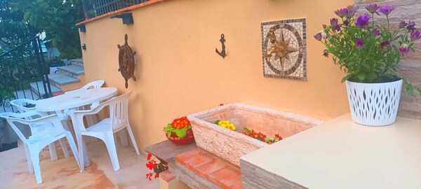 Villa Cristina: 360°sea And Mountain Views, Parking, Wifi And Free Barbecue Area - Loano