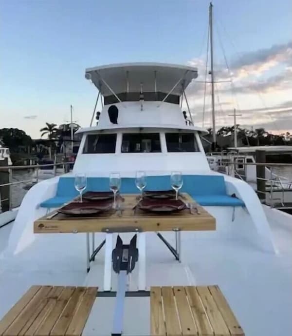 Classic Hatteras Motor Yacht Located At The Perry Marina, A 5-star Resort. - Key West, FL