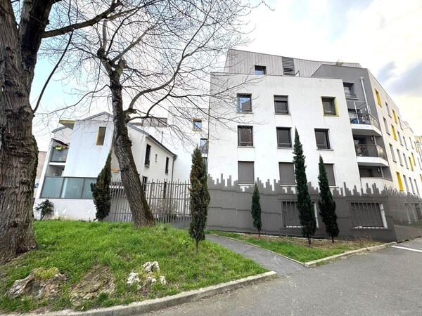 Lescapade Montreuilloise | Metro 9 | Paris - ibis budget Paris Porte de Vincennes