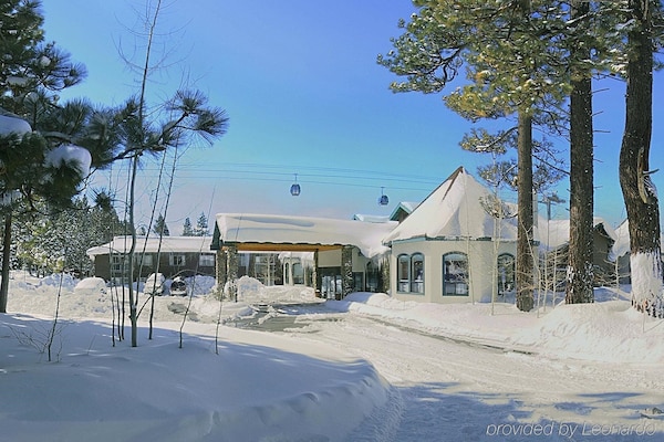 Rustic Mountain Condo | Near Ski Lifts - Stateline, NV