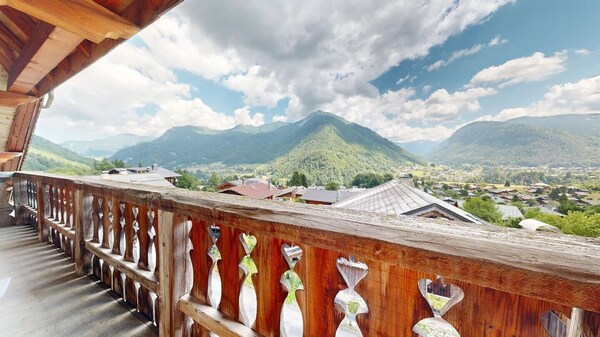 Chalet Alpin Traditionnel. 14+4 Personnes Avec Piscine, Sauna Et Salle De Jeux. - Montriond