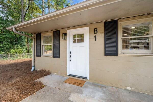 Cozy 1-bedroom Apartment In Hot Downtown Roswell - 로즈웰