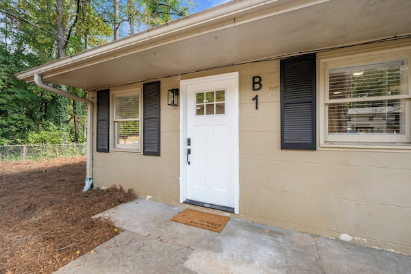 Cozy 1-bedroom Apartment In Hot Downtown Roswell - Roswell, GA
