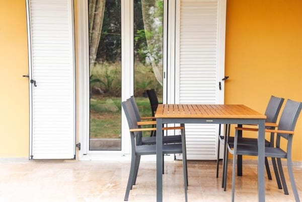 Escape To Mel In Kerkyra Serene Comfort Steps From The Beach - Kavos