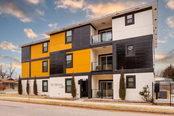 H4/h6 Spacious & Urban Modern Condo - 2 Units! - Oklahoma City, OK