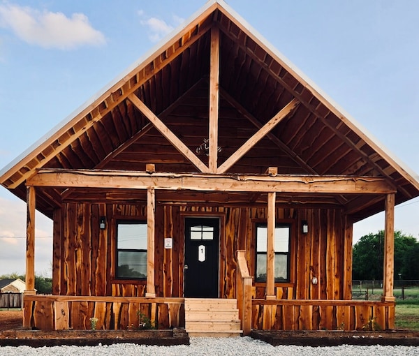 The Yellow Rose Cabin On Lake Granbury - Granbury, TX
