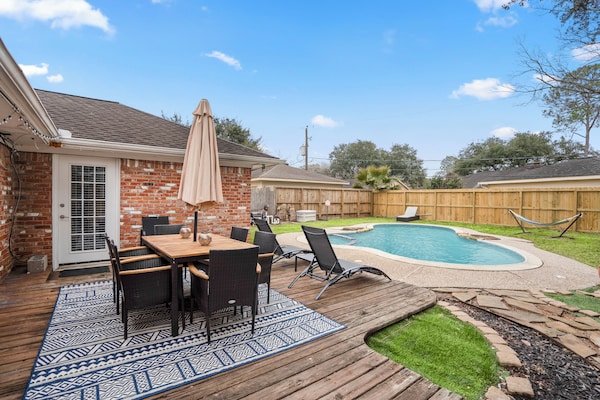 Spacious 4br/2.5ba Houston Home, Pool, Wifi & Ac Included - Houston, TX