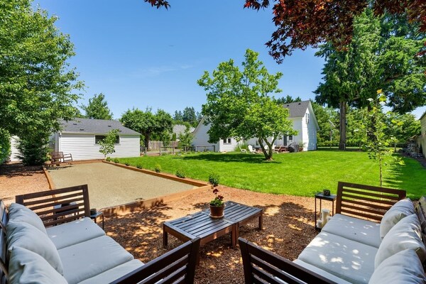 Chic Farmhouse & Glamp Spot - Wilsonville, OR