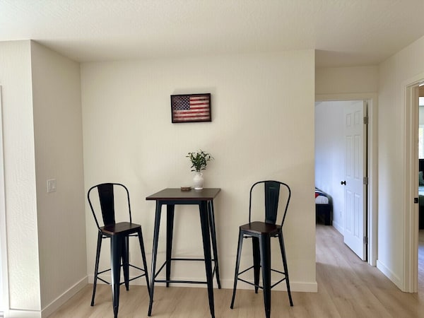 Beautiful 4 Bd Home, 1.5 Miles From The Beach - Capitola, CA