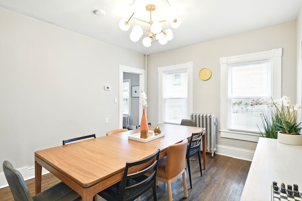 Elegant 7bed 2.5bath Victorian Home - Springfield, MA